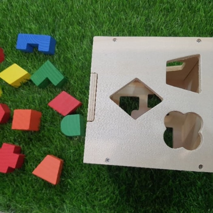Wooden 15 Holes Square Box with Different Shapes and Blocks Sorter Puzzle