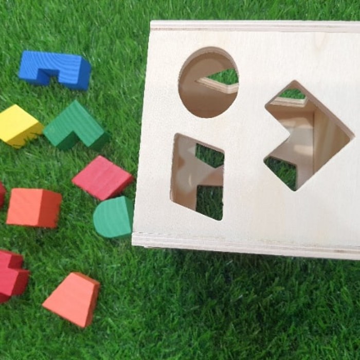 Wooden 15 Holes Square Box with Different Shapes and Blocks Sorter Puzzle
